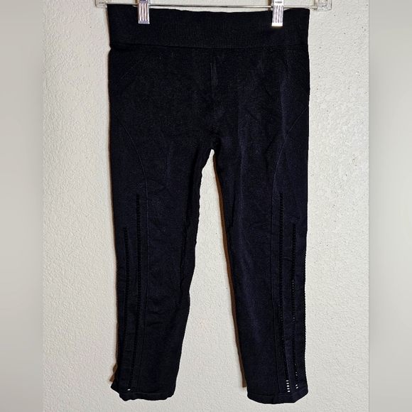 Fabletics Pants And Jumpsuits Fabletics Womans Leggings Size Medium Midrise Tight Crop Stretch